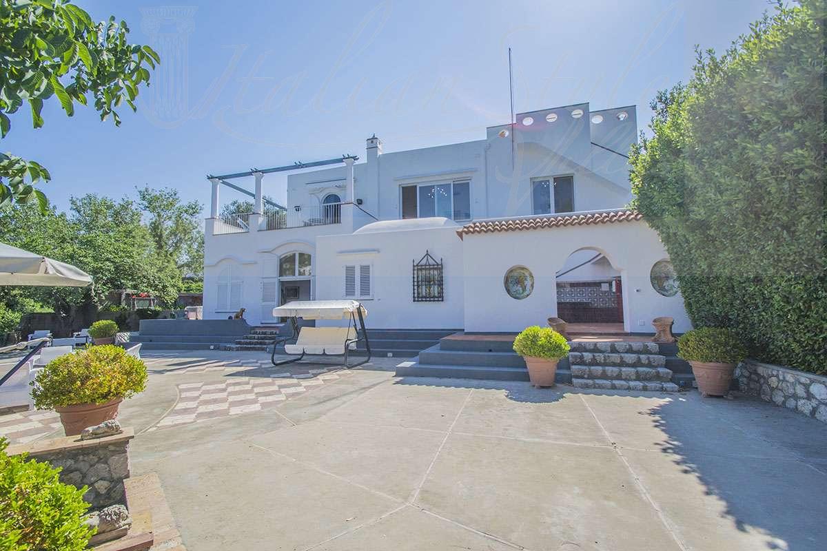 Rent a Villa in Capri - Italian Style Villas - A selection of finest ...